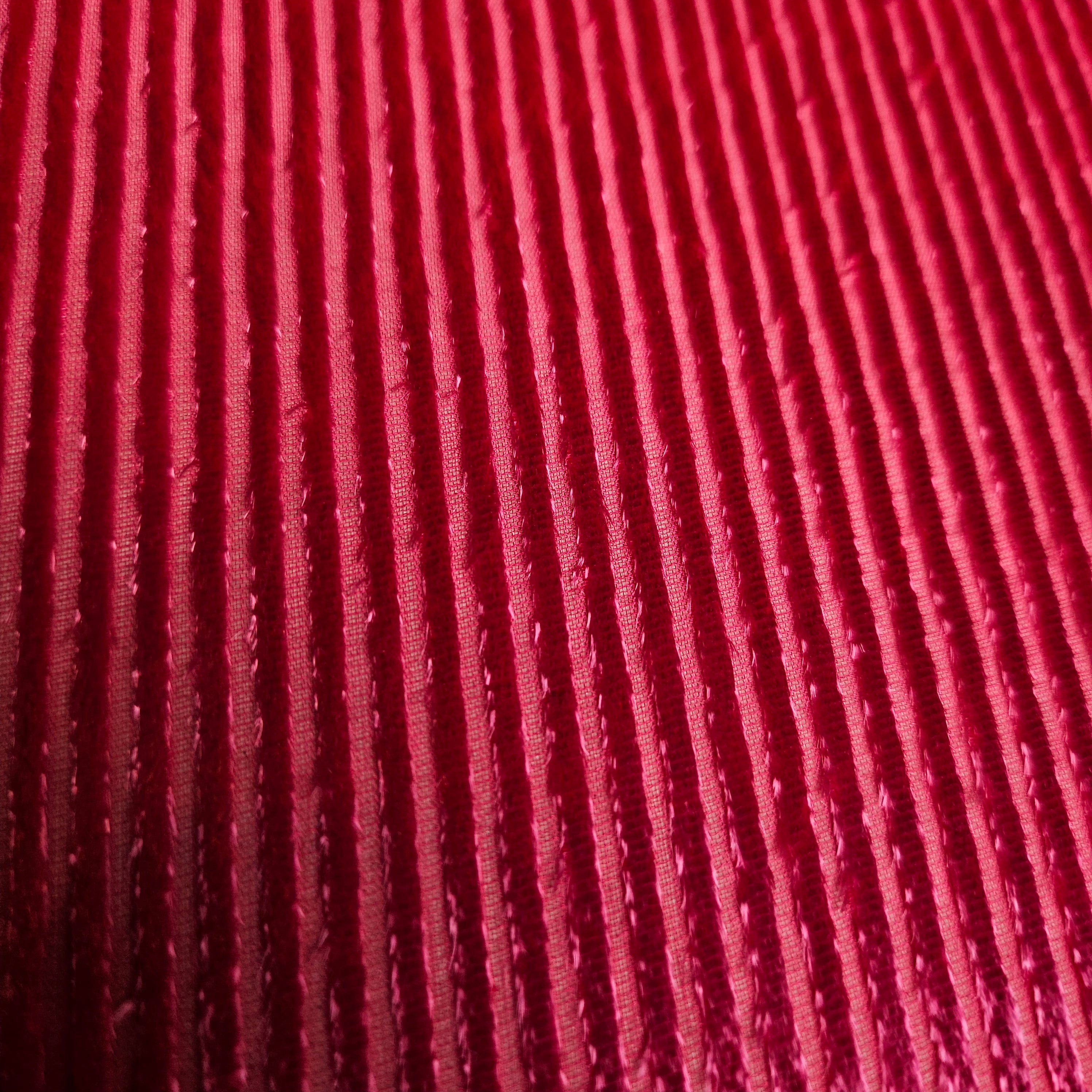 Cordstoff Metallic Pink Yarrow – auffällige, kreative Deadstock Meterw ...